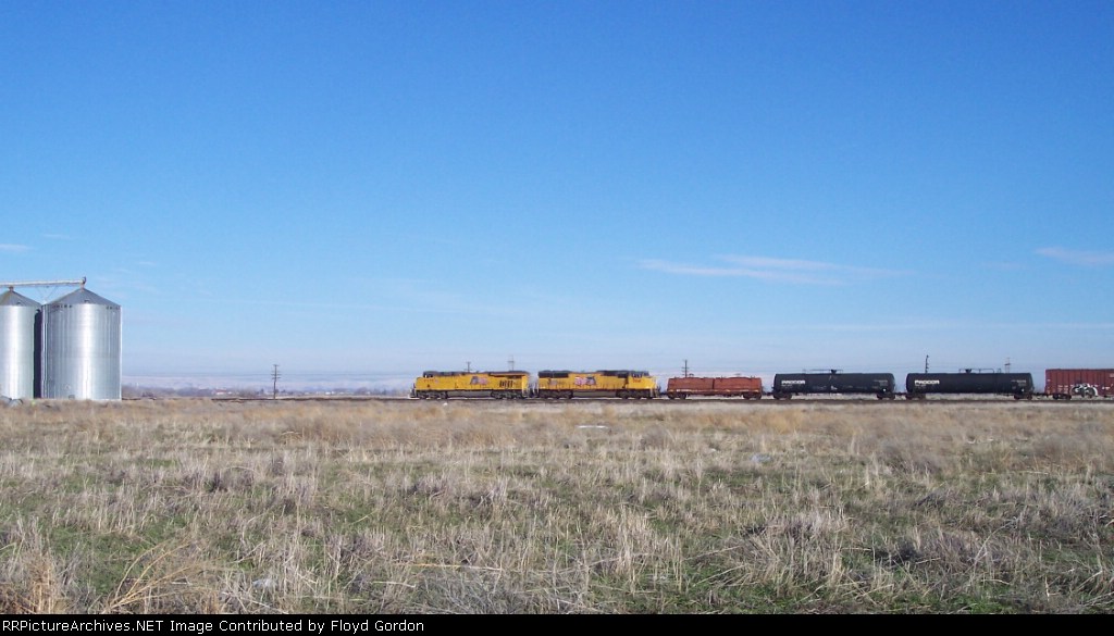 UP 7775 and UP 5041 westbound